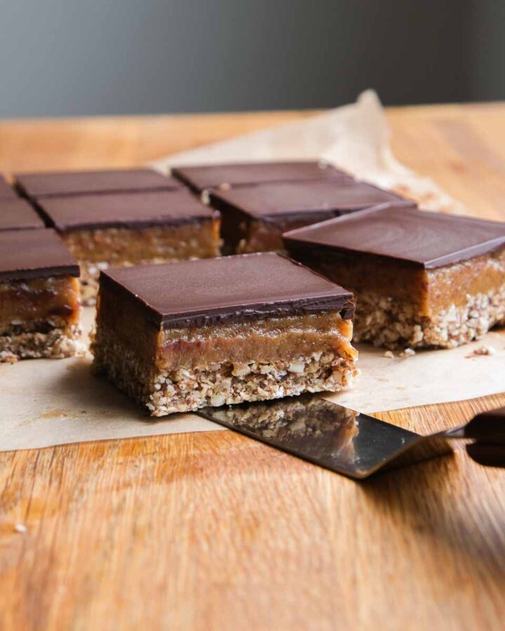 Healthy Caramel Slice (sugar free & no bake)