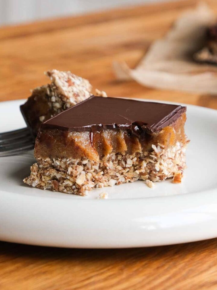 Healthy Caramel Slice (sugar free & no bake)